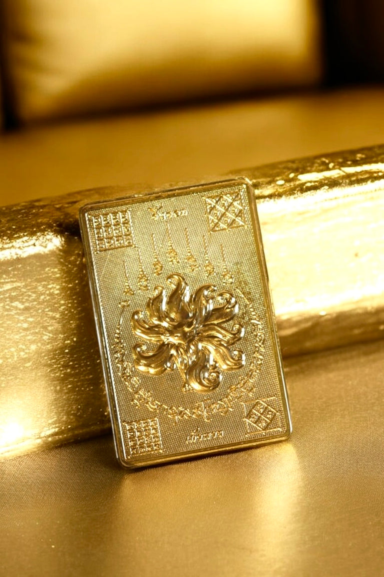Nine Tailed Fox Rectangle Gold Foil | Amiulét